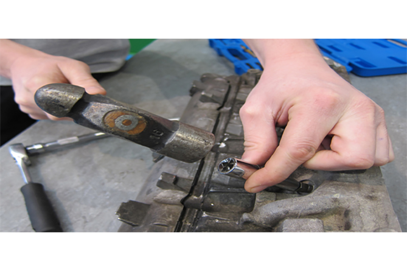 Glow plug removal - 11 easy steps - Professional Motor Mechanic