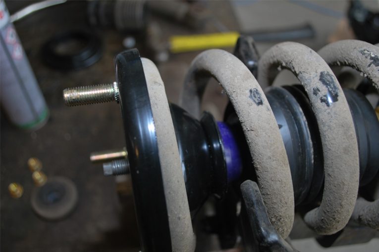 How To Master Top Mount Fitment - Professional Motor Mechanic