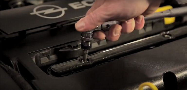 How to Refit an Ignition Coil Rail - Professional Motor Mechanic