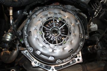 How to Fit a Clutch on a Vauxhall Astra - Professional Motor Mechanic