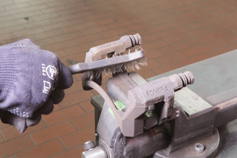 Measuring Residual Slip Torque on Front Axle Disc Brake - Professional ...