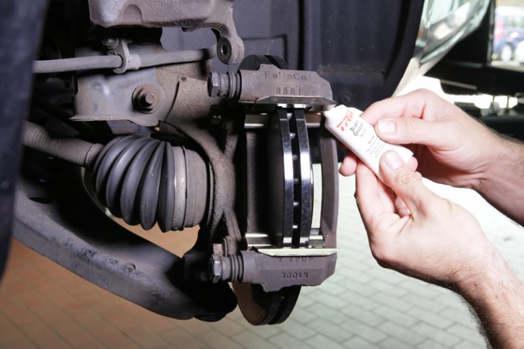 Measuring Residual Slip Torque on Front Axle Disc Brake - Professional ...