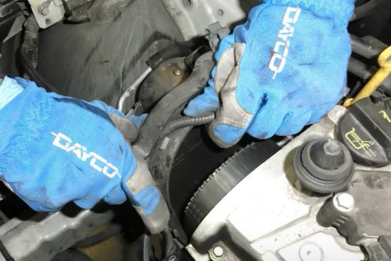 Timing Belt Replacement on Alfa Romeo Mito & VW Golf Mk VII ...