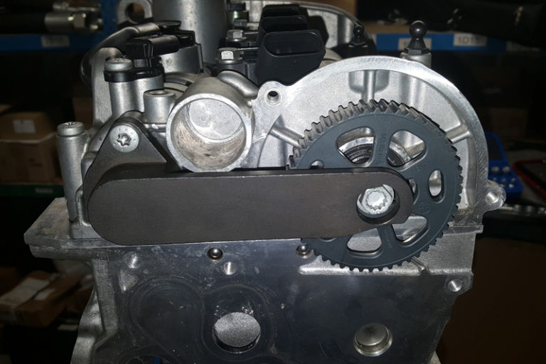 Belt Replacement Guide on a VW Golf - Professional Motor Mechanic