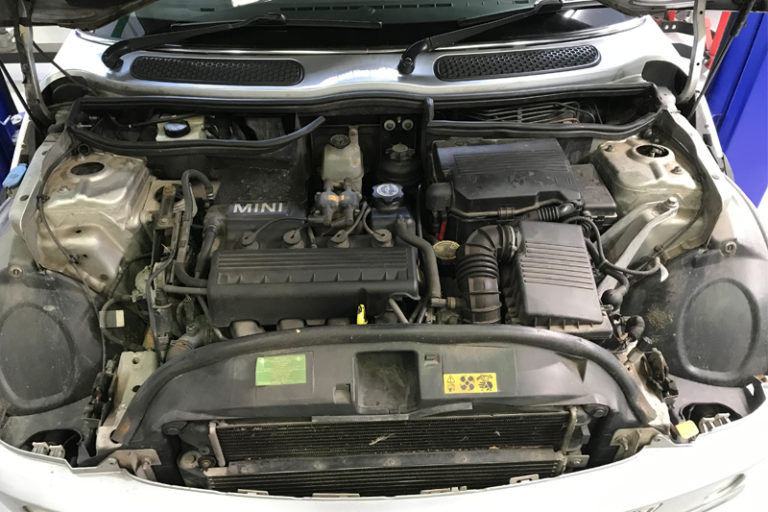 How to Replace the Clutch on a Mini One - Professional Motor Mechanic