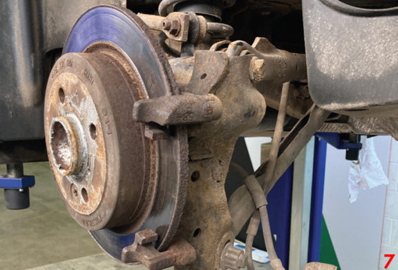 How to replace wheel bearings on a MINI Cooper - Professional Motor ...