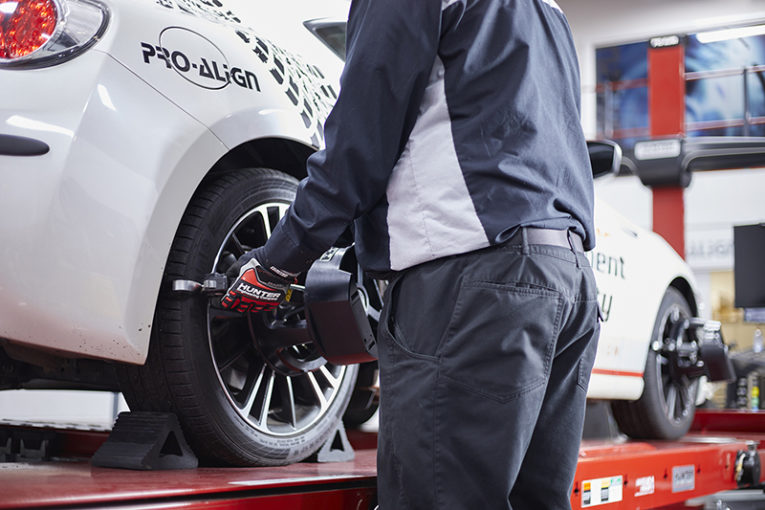 How to perform an alignment check - Professional Motor Mechanic