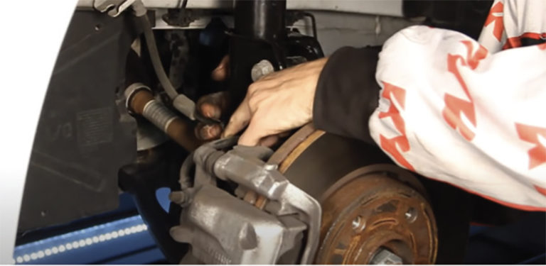 How to replace front shock absorbers on a Renault - Professional Motor ...