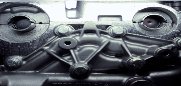 How to replace the timing belt on a Renault Clio II - Professional ...