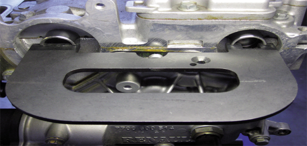 How to replace the timing belt on a Renault Clio II - Professional ...